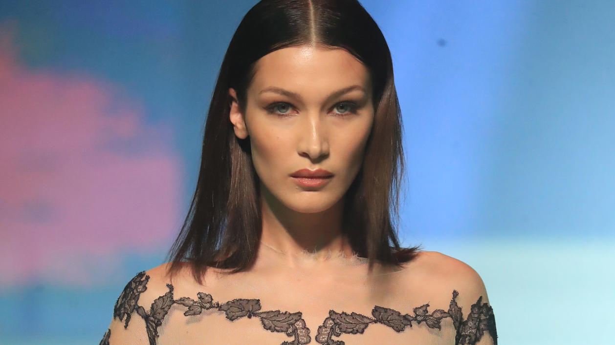 Bella Hadid zeigt ihren Corona-Bauchspeck - und die Fans jubeln! Bella Hadid zeigt ihren Corona-Bauchspeck - und die Fans jubeln!